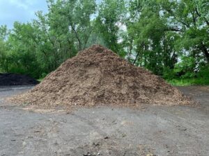Using Garden Compost Mulch. Many Benefits of Compost Mulch.